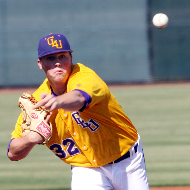 Baseball Earns Pair of One-Run Victories | California Lutheran University