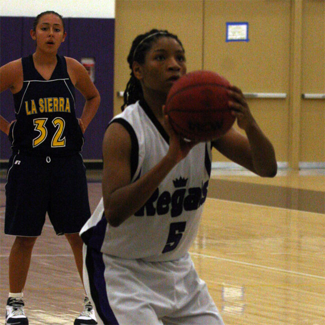 Wright Paces Regals to Third Straight Win | California Lutheran University